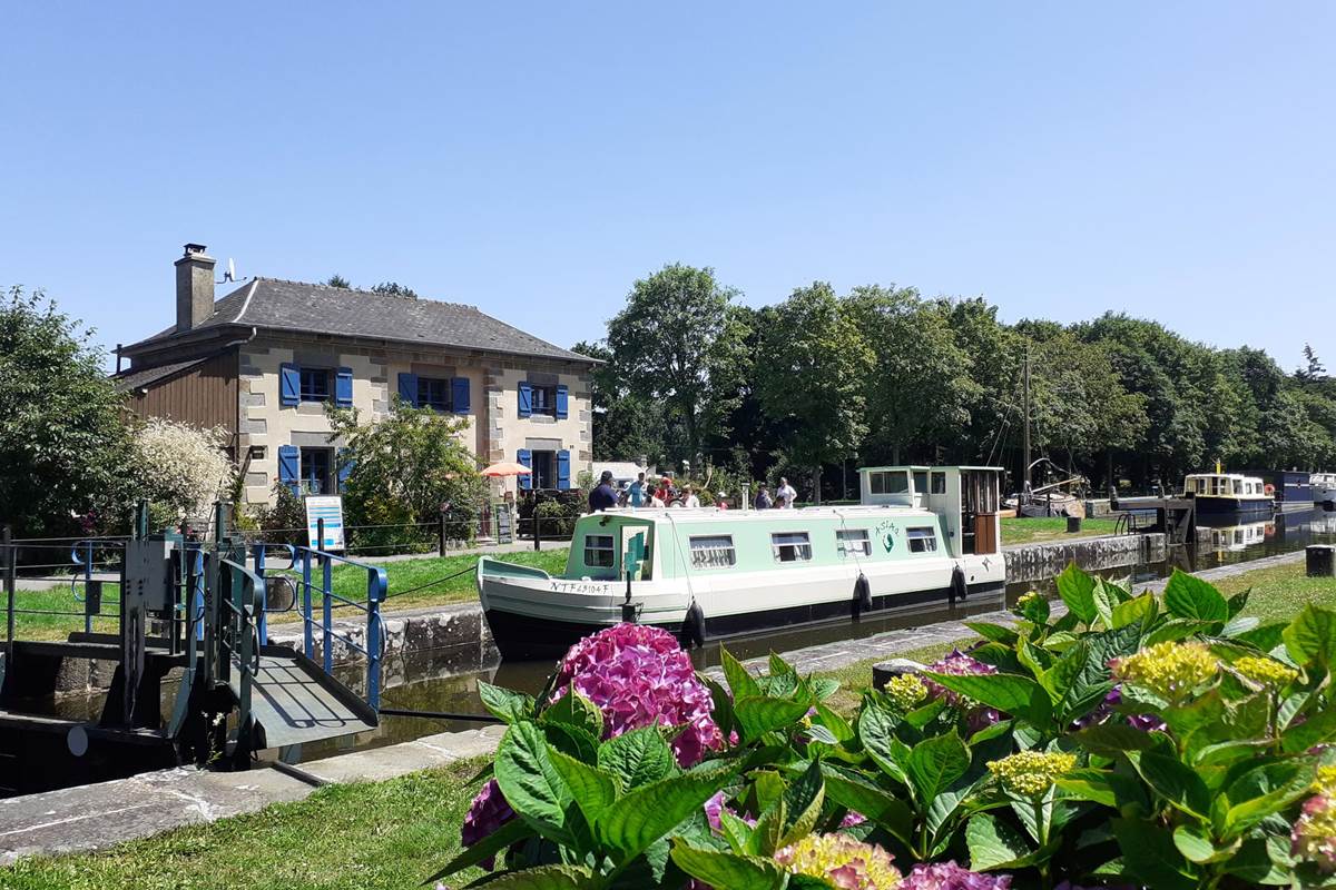 ILLE FLOTTANTE - HÉDÉ-BAZOUGES - FRANCE