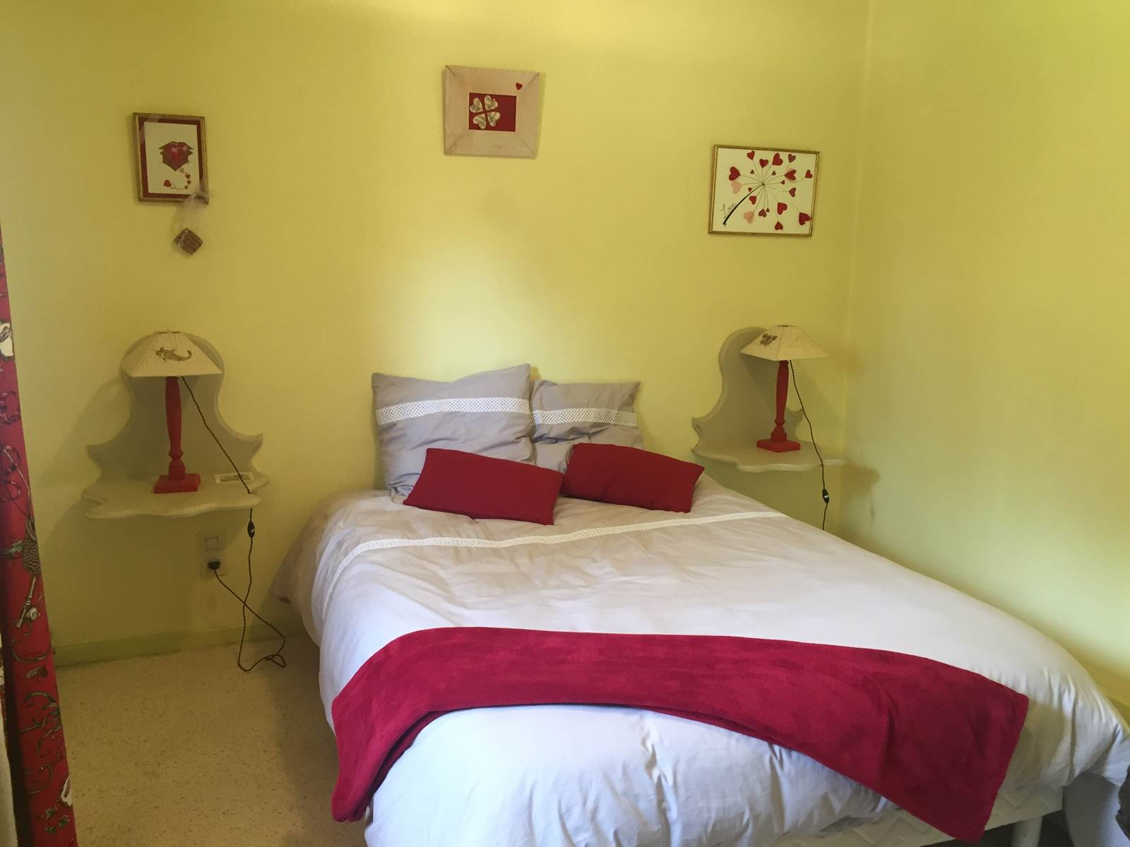 - LES ROUGES EAUX - FRANCE