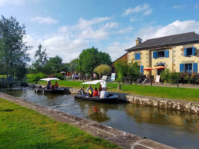 ILLE FLOTTANTE - HÉDÉ-BAZOUGES - FRANCE